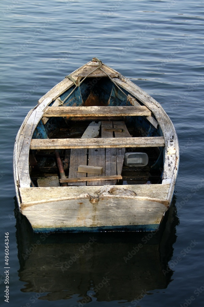 vieille barque en bois Stock Photo | Adobe Stock