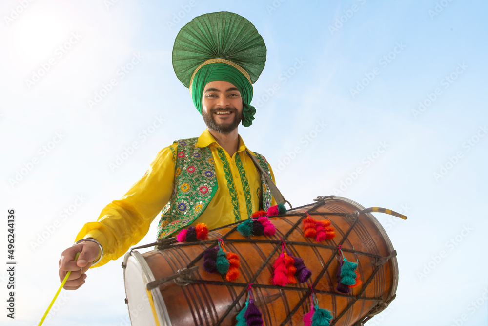 Portrait of Sikh man playing drum during Baisakhi celebration Stock ...