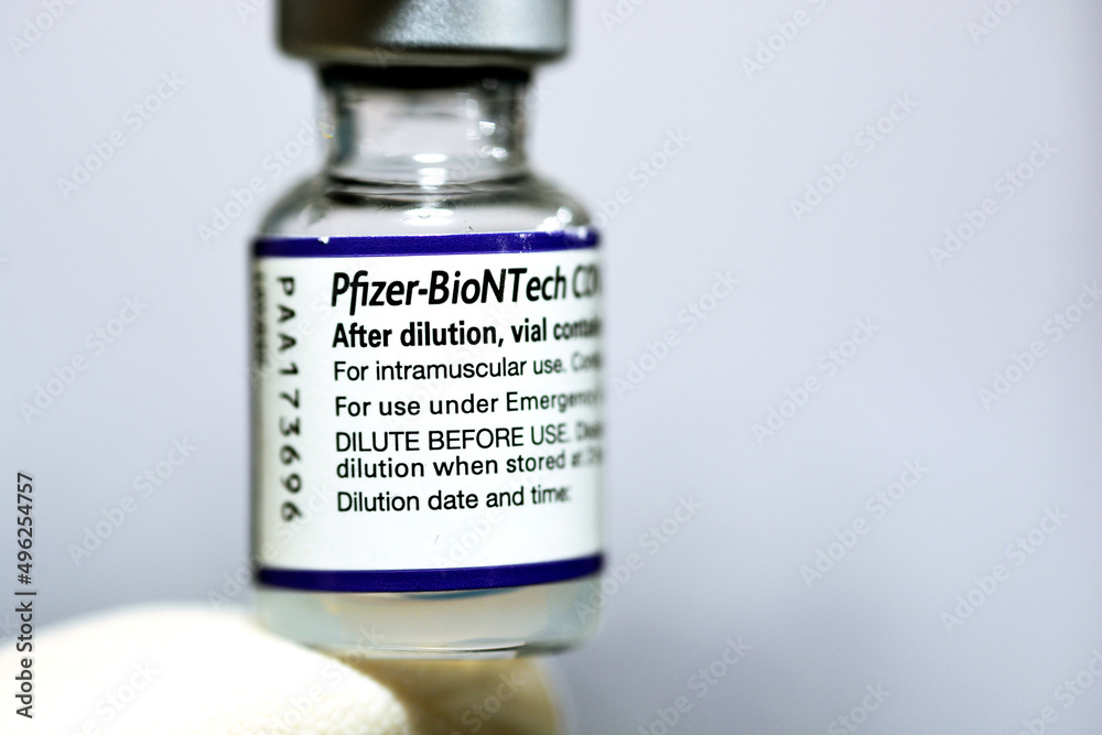 Foto de Cairo, Egypt, November 10 2021: Pfizer-BioNTech COVID-19 ...