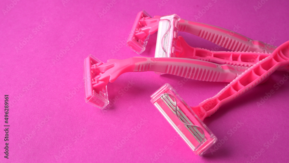New pink disposable razors for safe shaving of female skin.Razor for ...