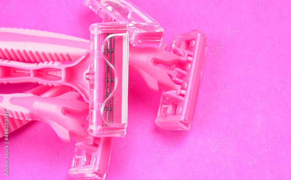 New pink disposable razors for safe shaving of female skin.Razor for ...