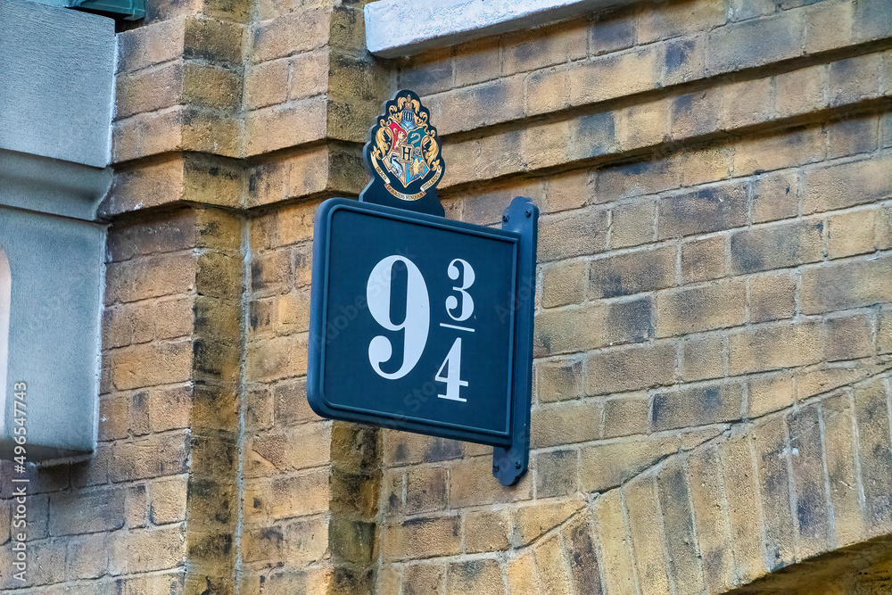 Sign for platform 9 and three quarters at kings cross station Universal ...