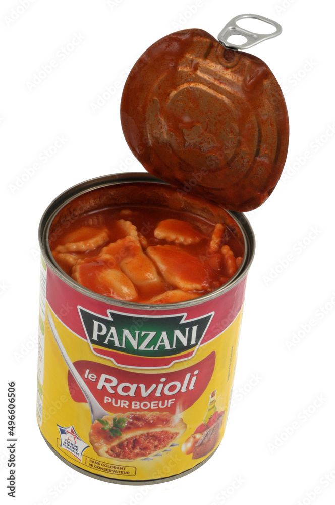 Vannes, France, 22 mars 2022 : Boîte de conserve de ravioli au boeuf de ...