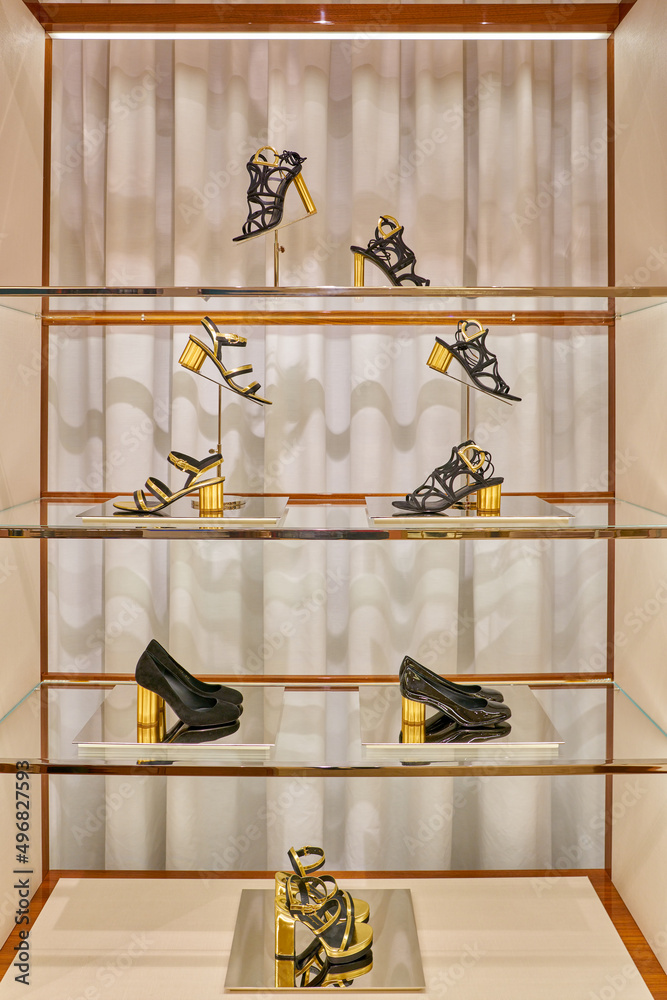Foto de ROME, ITALY - CIRCA NOVEMBER, 2017: Salvatore Ferragamo shoes ...