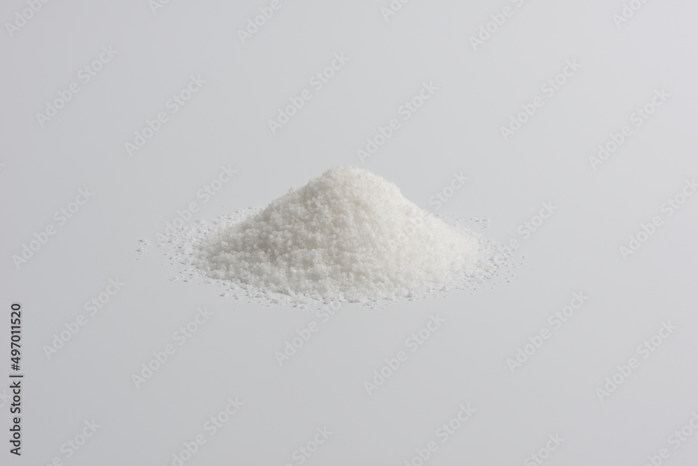 Sal común para uso en las comidas sobre fondo blanco Stock Photo ...