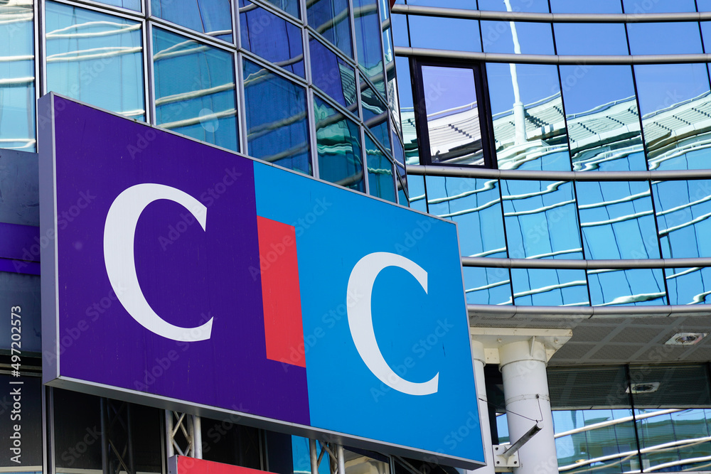 cic bank sign brand and logo text on facade windows office store wall ...