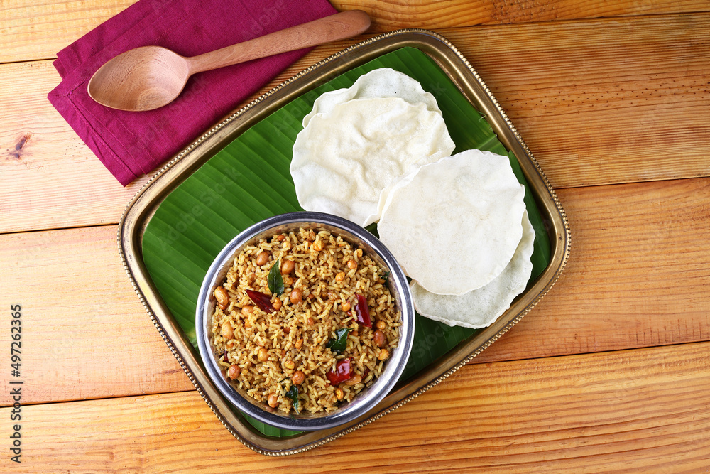 Temple Puliyodharai / Puliyogare / Tamarind Rice - Tangy and spicy ...