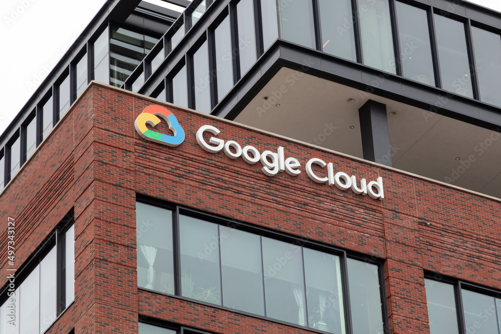 Foto de Chicago, Illinois, USA - March 29, 2022: Google Cloud logo sign ...