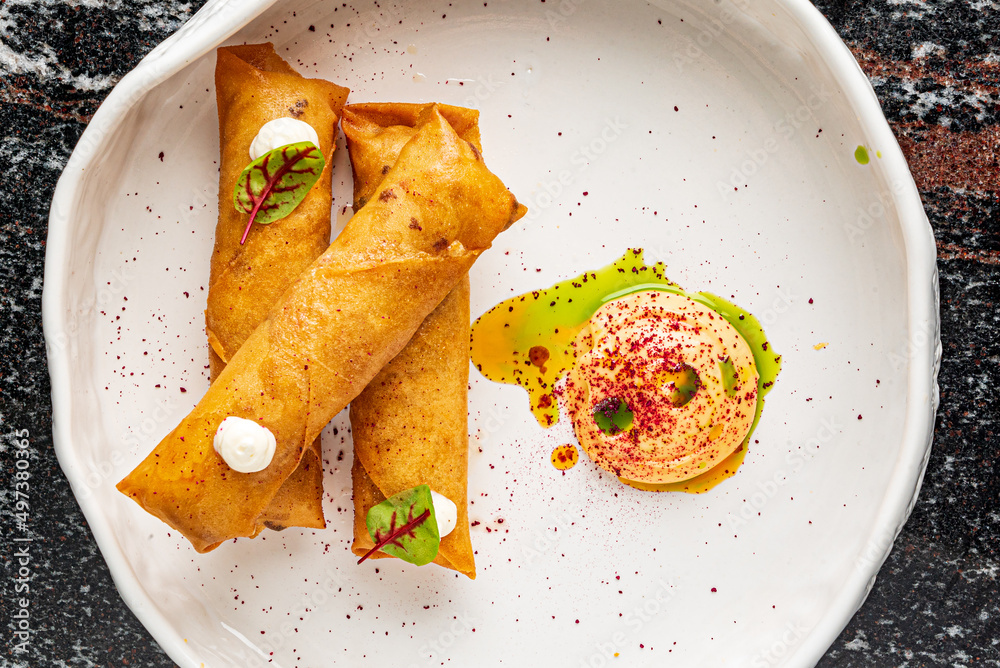 Deep fried popiah popia roll wraps with dipping sauce. Stock Photo ...