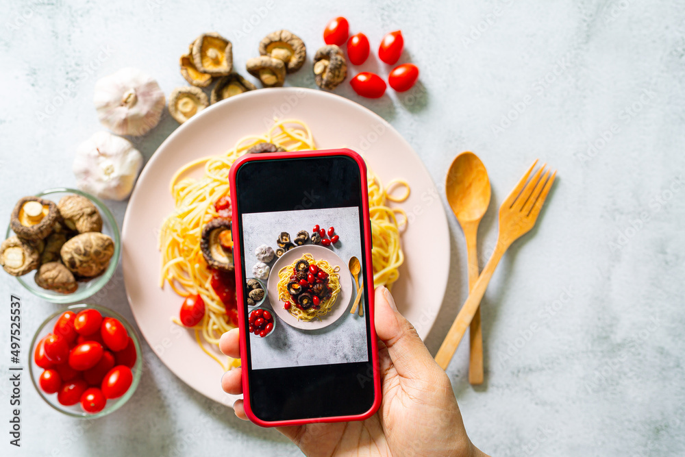 Mobile phone to take pictures of spaghetti,Taking food photo, food ...