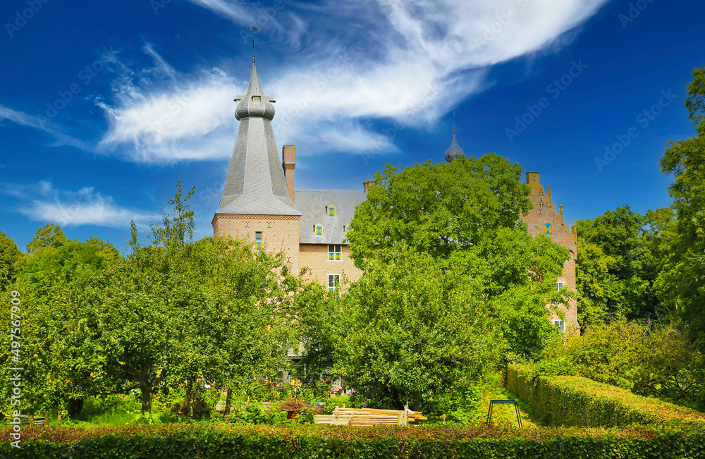 View over garden park hedge on medieval dutch water castle from 14th ...