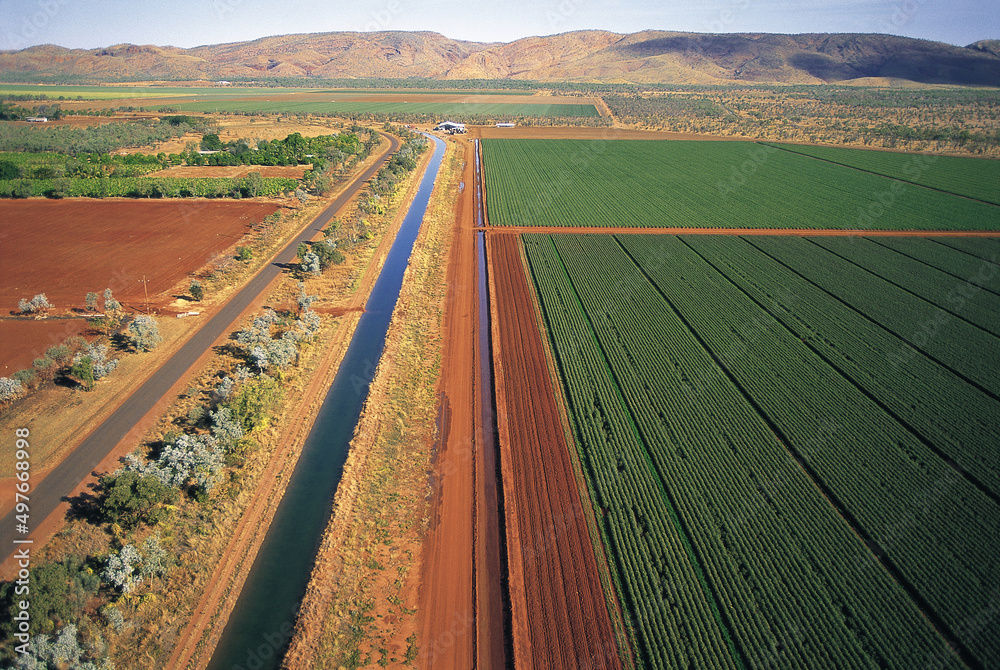 Photo & Art Print Crops under irrigation at Kununurra on the Ord river ...