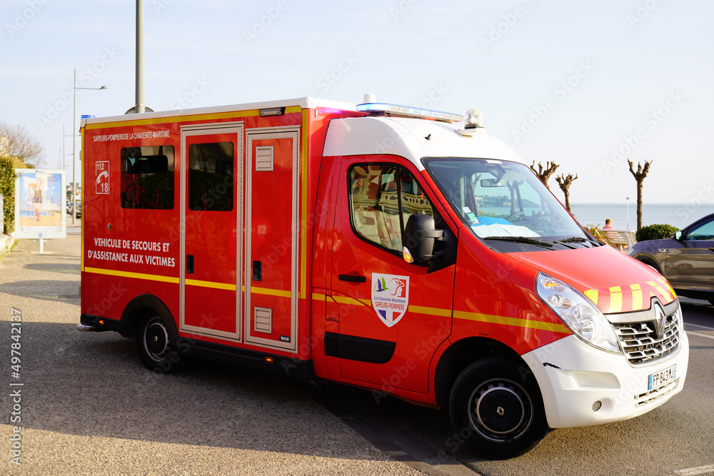 ambulance red fireman van rescue emergency and victim assistance ...