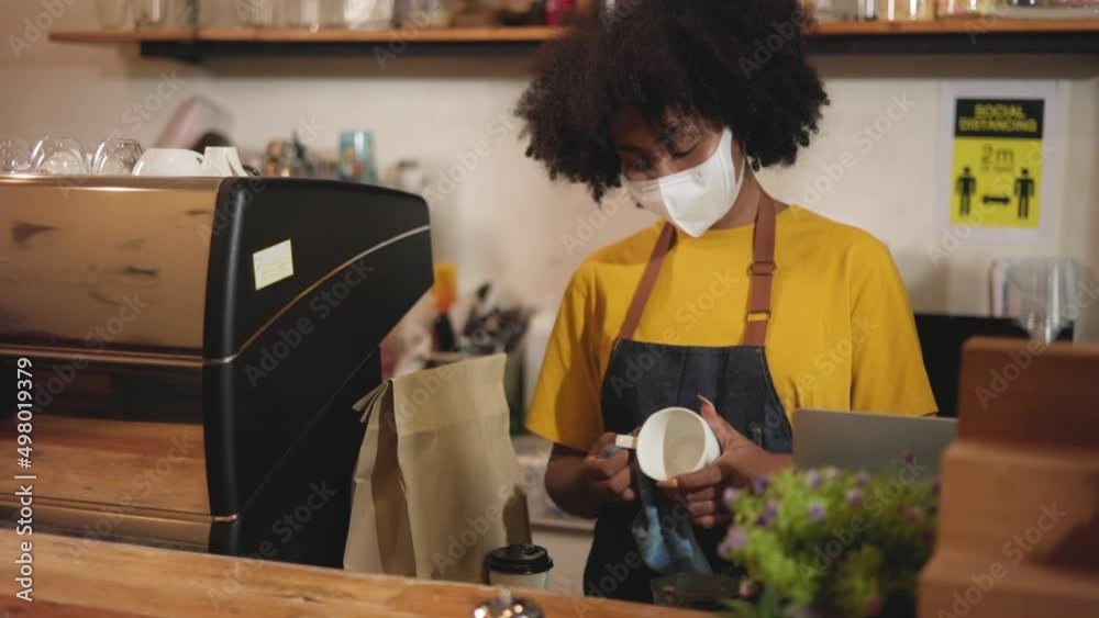 Vidéo Stock African American barista woman is stressed because of The ...
