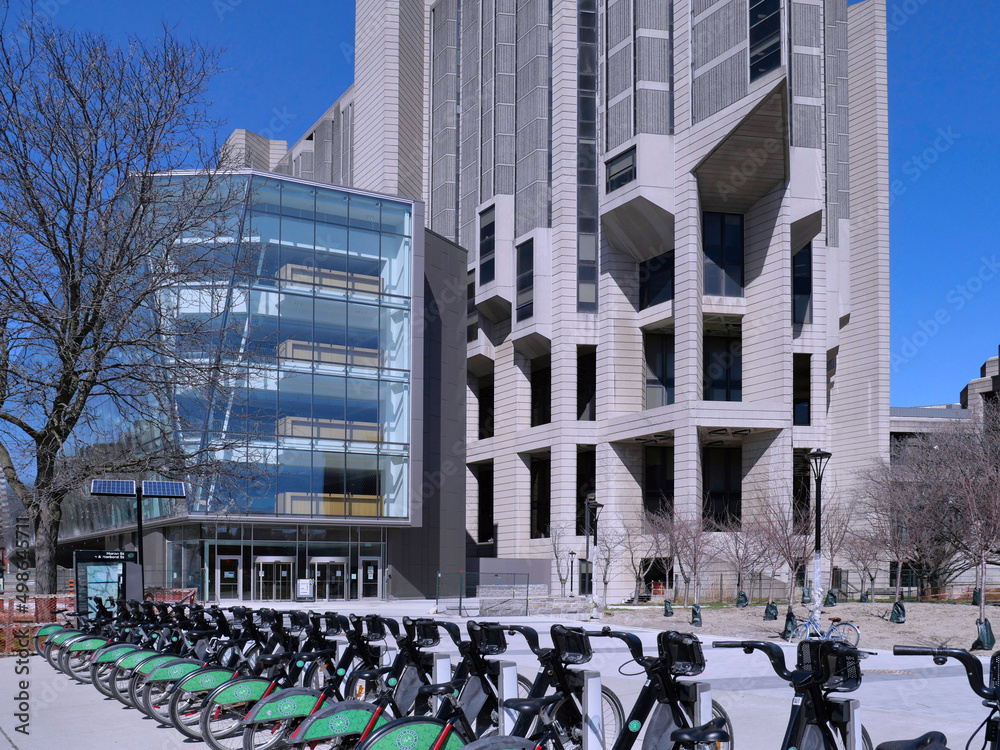 Robarts Library, the main library on the downtown campus of the ...