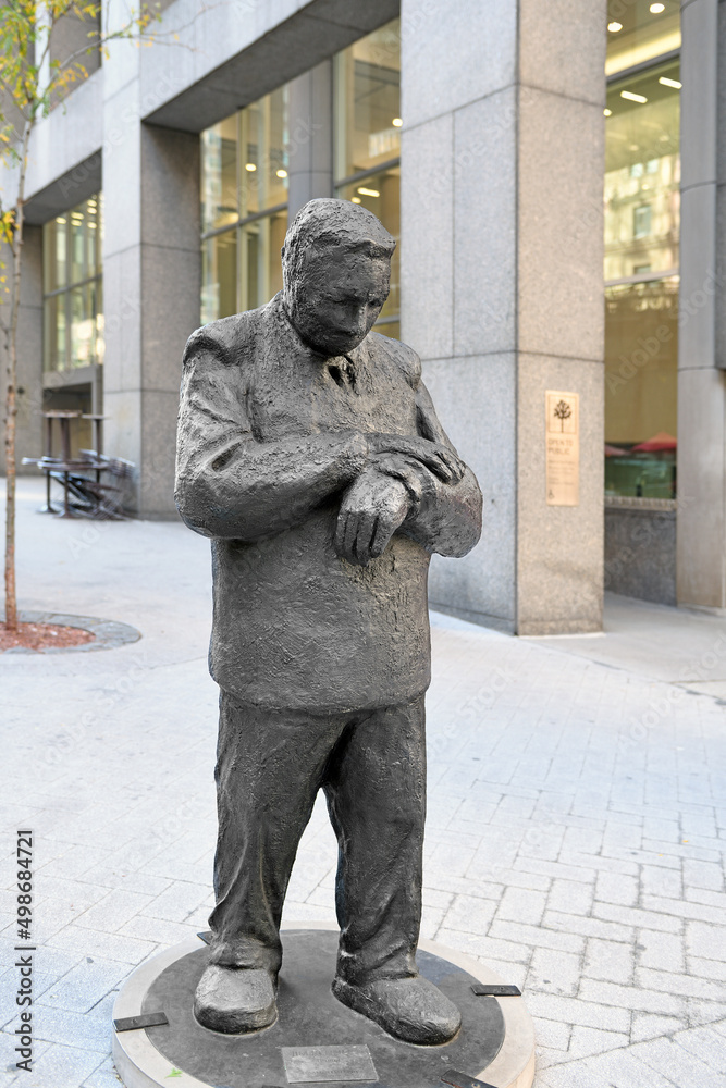 Sculpture Timing of sculptor Jim Rennert near Grand Central Terminal in ...