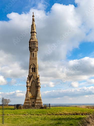 Fototapeta The Sledmere Monument at the top of Garton Hill in Yorkshire ...