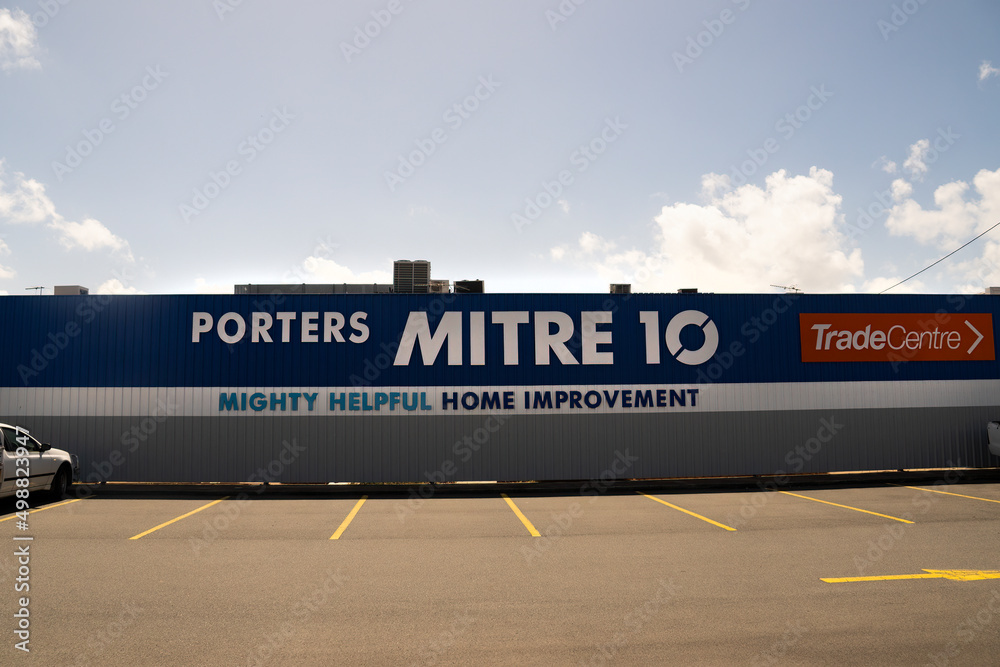Porters Mitre 10 car park with signage to the trade centre in Mackay ...