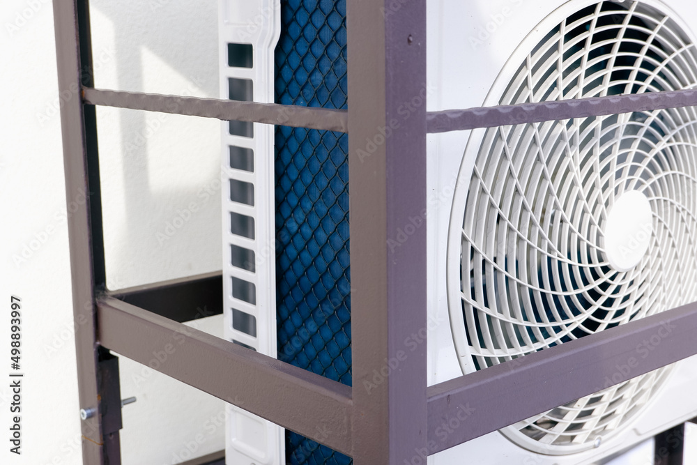 Foto de Outdoor unit of air heat pump, air conditioner. Radiator, fan ...