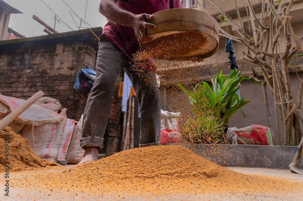 Howrah, West Bengal, India - 6th January 2020 : Indian labour ...