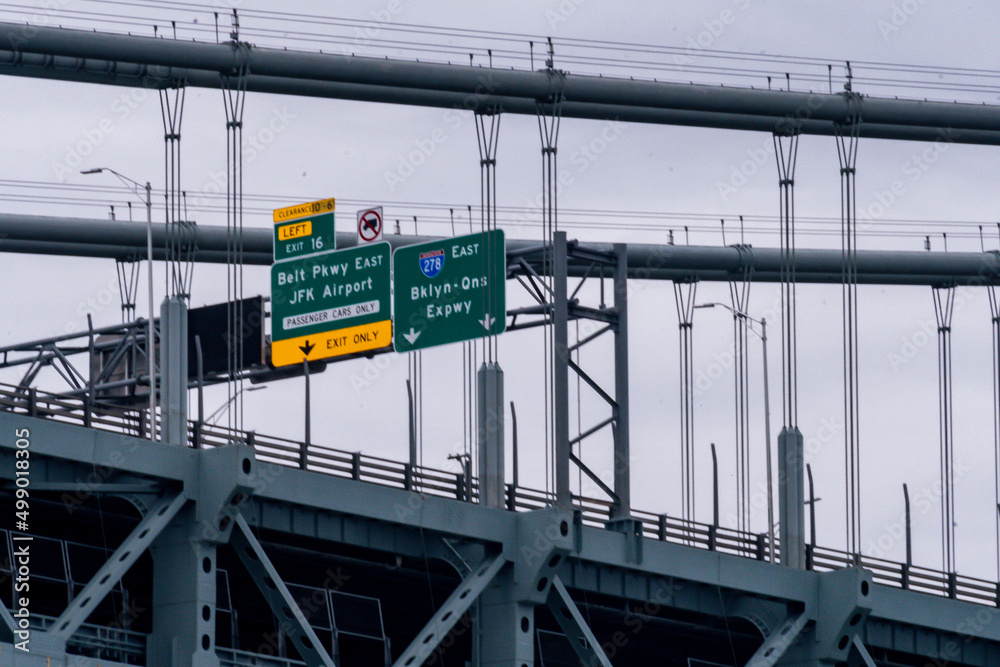 Road signs on the upper level of the Verrazano Narrows Bridge between ...