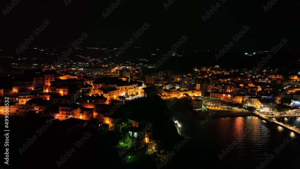 Il paese vecchio di Agropoli di notte. Vista aerea di Agropoli vecchia ... Il paese vecchio di Agropoli di notte. Vista aerea di Agropoli vecchia ...