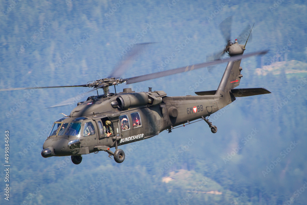 Austrian Air Force Bundesheer transport helicopter Sikorsky S70 Black ...