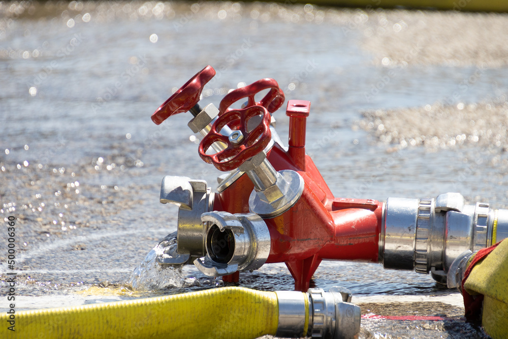 vue de lance à incendie des pompiers Français Stock Photo | Adobe Stock