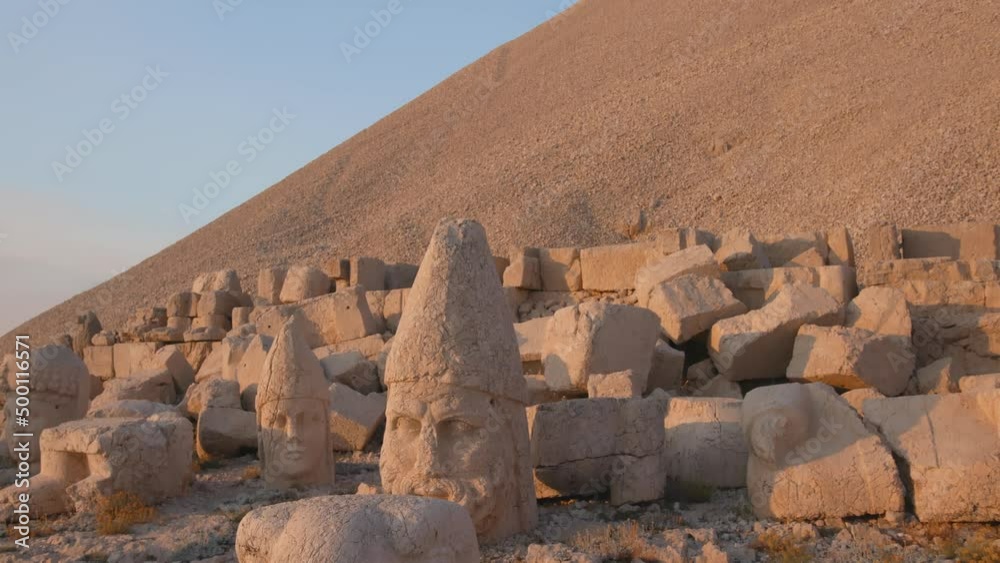 Mount Nemrut Tumulus monuments in the mausoleum of King Antiochus I ...