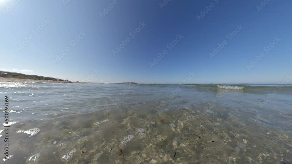 Vidéo Stock Wellen am Strand - Wellenlinien am Ostseestrand in ...