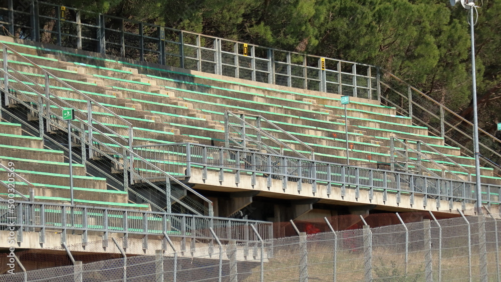 Tribuna vuota in Autodromo di Imola, Curva Acque Minerali Stock Photo ...