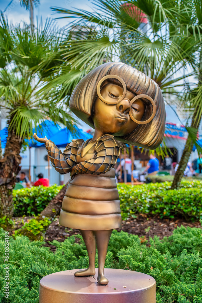 Edna Mode Gold Statue 50th Anniversary Disney Stock Photo | Adobe Stock