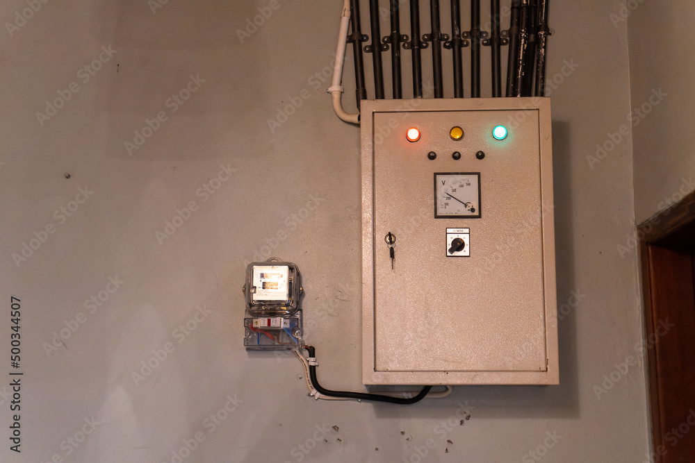 Foto de Electrical room.Multiple smart meters, main power breaker ...