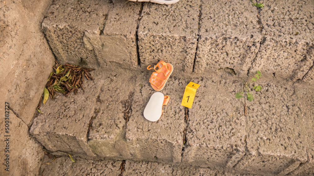 investigations into the kidnapping of the child with CSI investigators ...