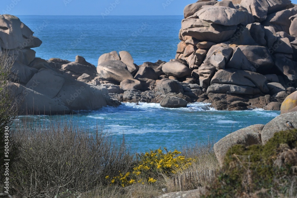 Les rochers de la côte de granit rose en Bretagne Stock-foto | Adobe Stock