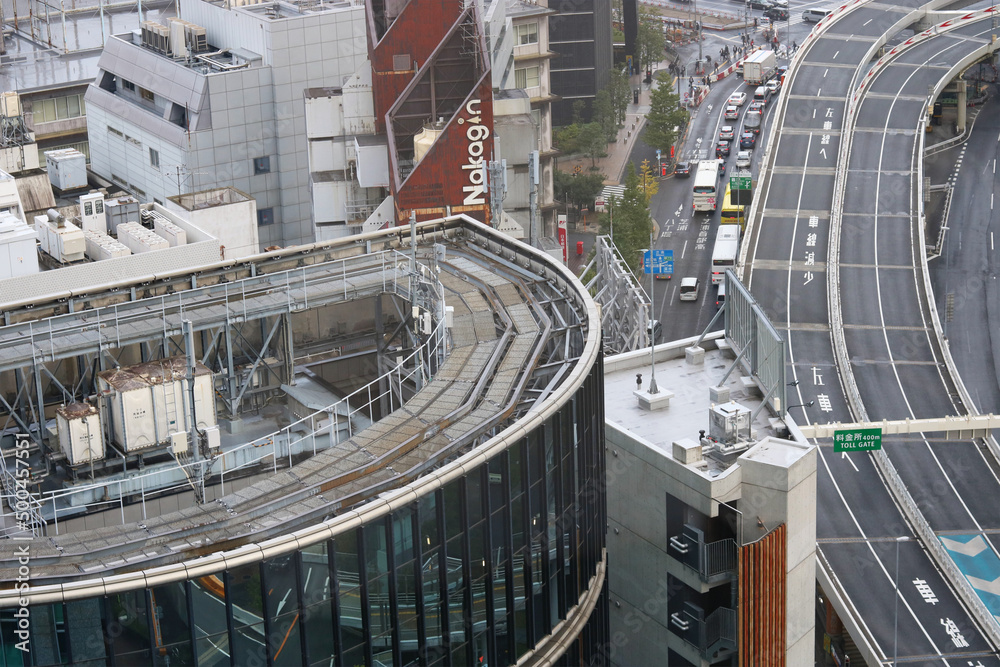 TOKYO, JAPAN - November 13, 2019: Overhead head view of the edge of ...