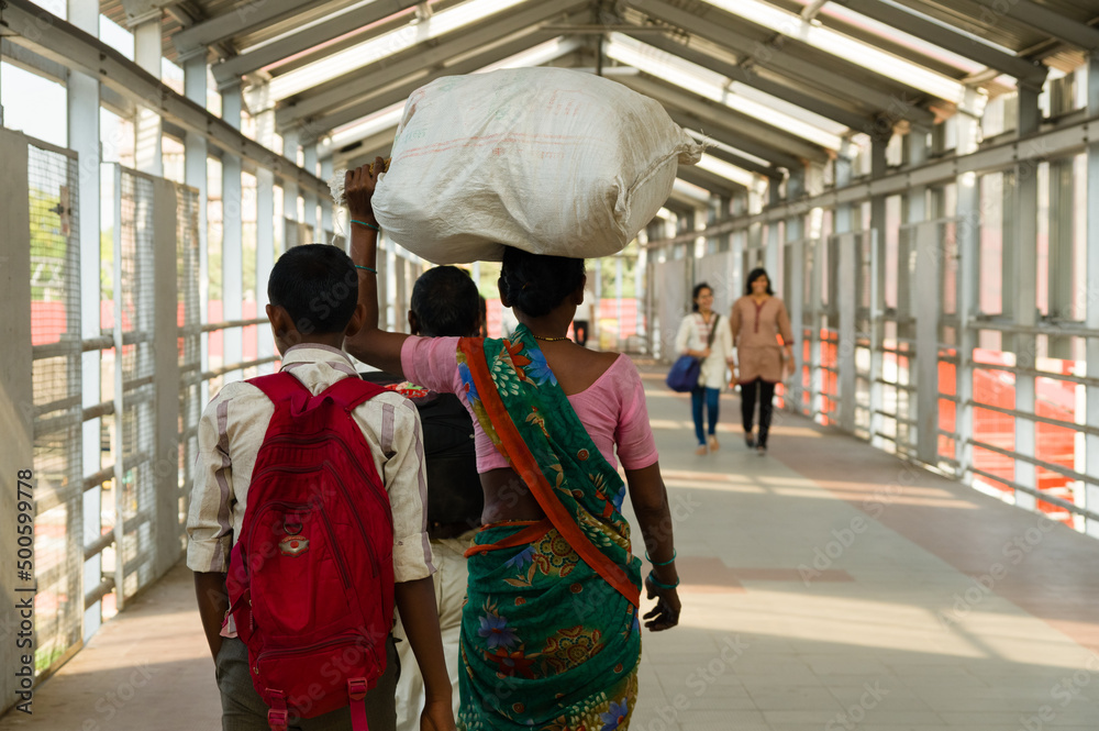 Woman carrying sack on her head at Chhatrapati Shivaji Terminus Railway ...