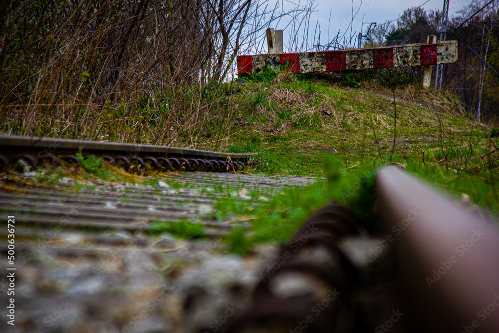 End of railroad track; Kozioł oporowy, zakończenie toru Stock Photo ...