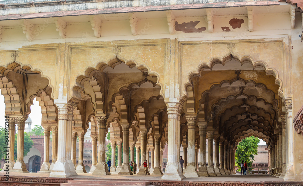 Colonnade walkway leading to Diwan-i- Khas in Agra Fort Stock Photo ...