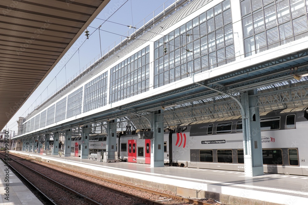 Bordeaux, France, 2022 : train TER de la SNCF et de la région Nouvelle ...