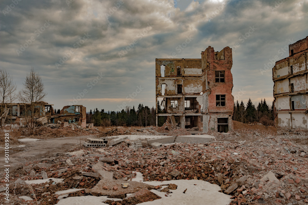 View of the demolition of a multi-storey building. Dismantling and ...