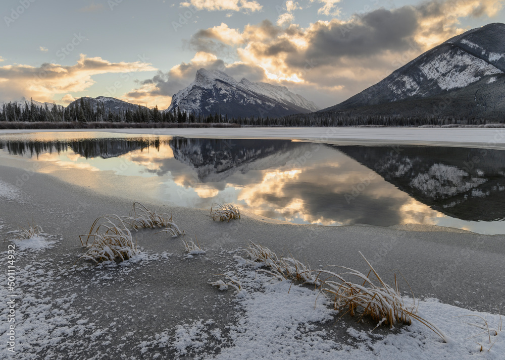 Sunrise at Mount Rundle and Vermillion Lakes with ice and snow, Banff ...