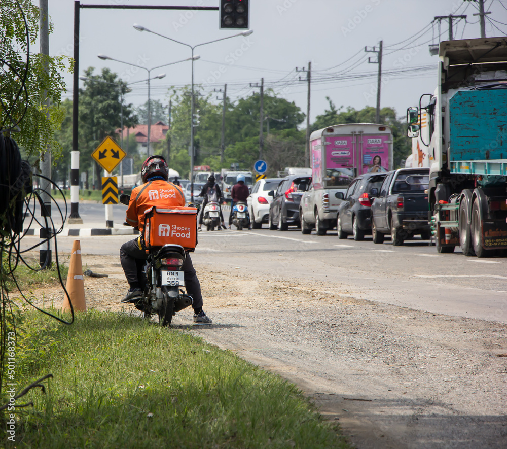 Delivery service man ride a Motercycle of Shopee Food Stock Photo ...