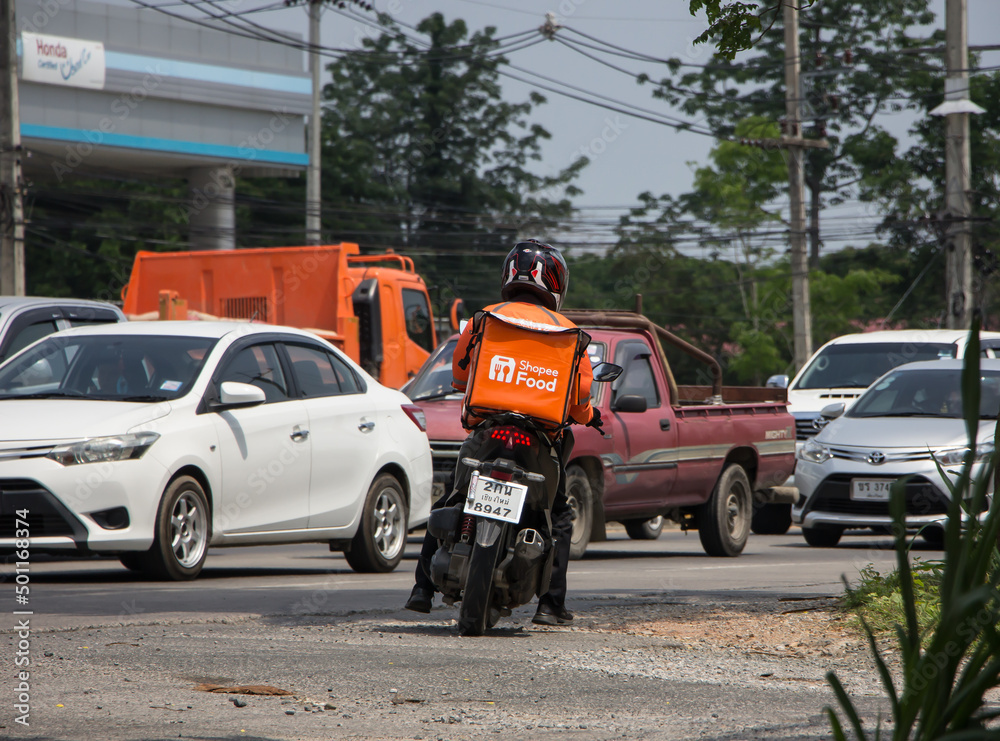Delivery service man ride a Motercycle of Shopee Food Stock Photo ...