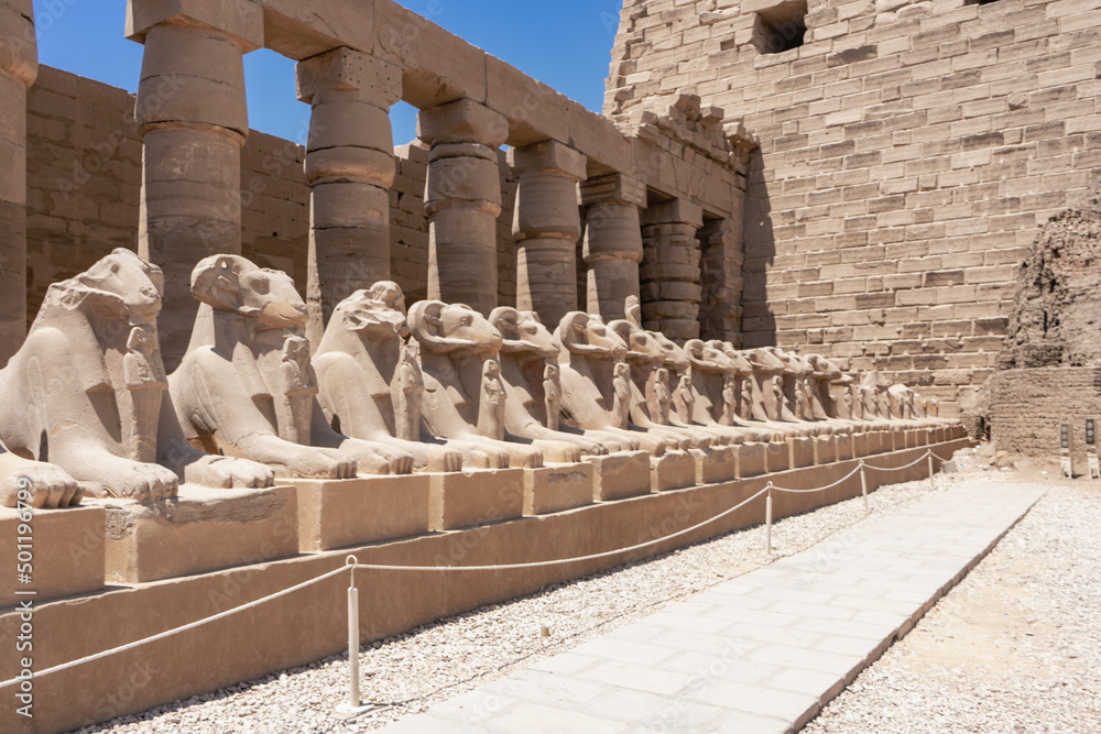 Foto de The Great Pyramid of Giza is a defining symbol of Egypt and the ...