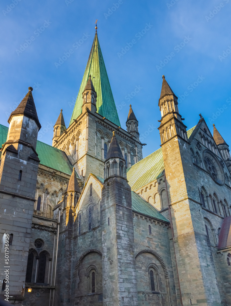 The magnificent Nidaros Cathedral (Nidarosdomen), Trondheim, Trøndelag ...