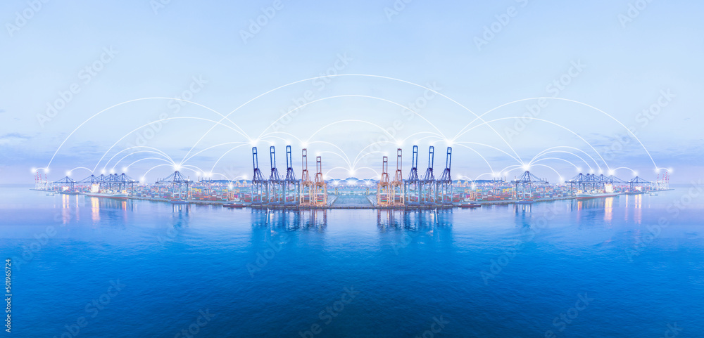 Foto de Island for Container ship loading and unloading, World map with ...
