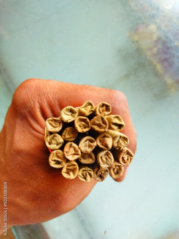 Indian Desi cigarette or bidi in hand. A hand holding many bidi Stock ...