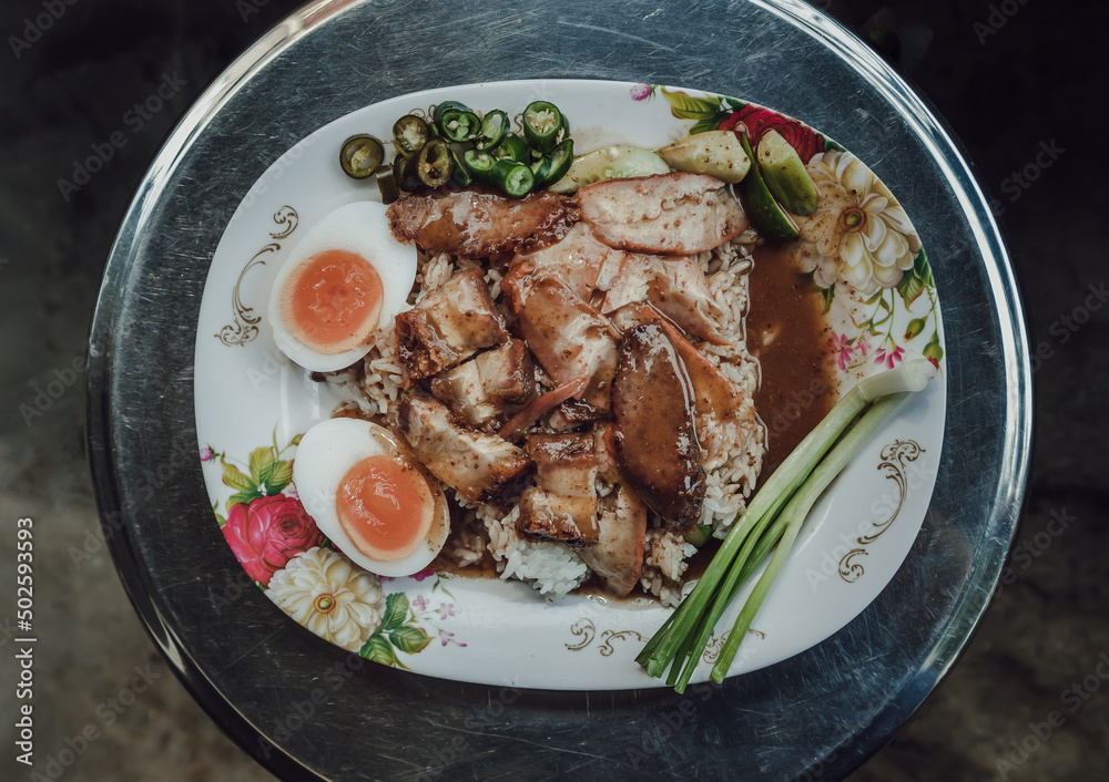 Red pork with rice (Kao Moo Dang). Red barbecue pork, Crispy pork belly ...