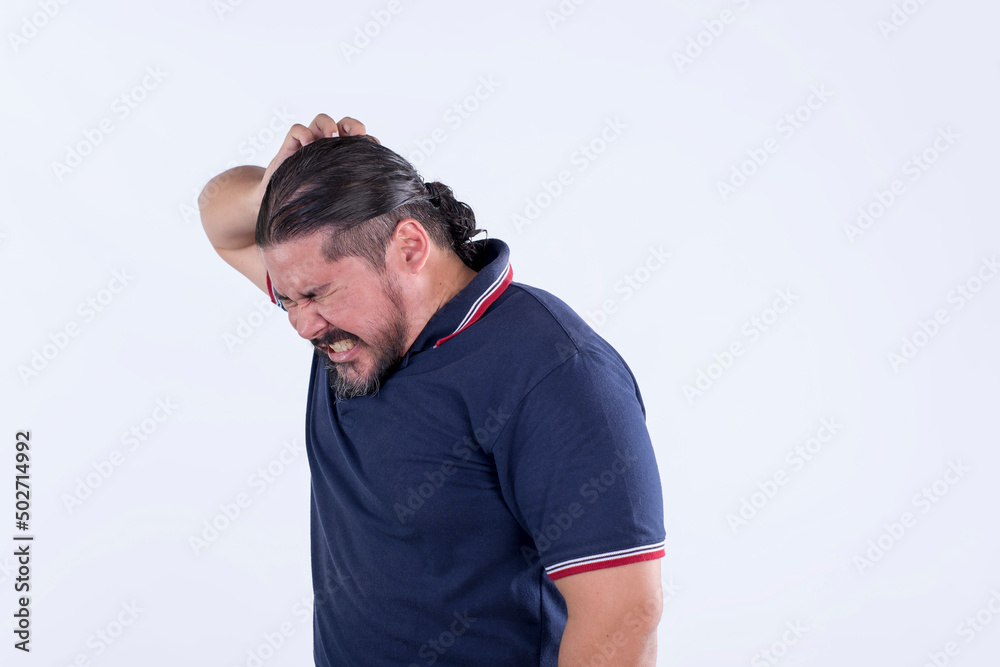 Side view of a frustrated man scratching his head in disbelief and ...